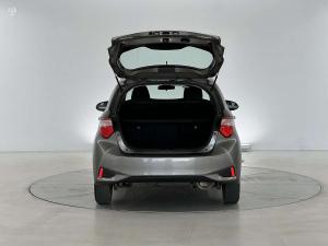 Sarkans Toyota Yaris 2018 Viļņa, ar dzinēja tilpumu 1.50 L un nobraukumu 116 tūkst. km par 11900 €, foto 11 vietnē AUTOMOTO.COM.LV