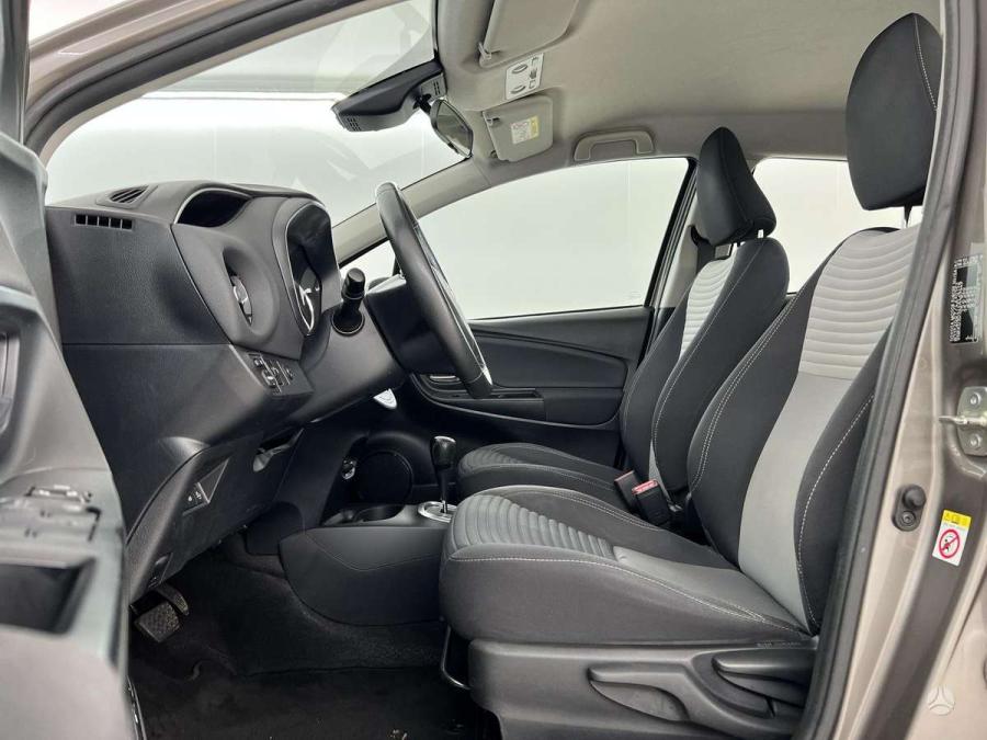 Sarkans Toyota Yaris 2018 Viļņa, ar dzinēja tilpumu 1.50 L un nobraukumu 116 tūkst. km par 11900 €, foto 12 vietnē AUTOMOTO.COM.LV