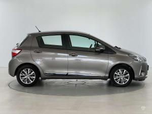 Sarkans Toyota Yaris 2018 Viļņa, ar dzinēja tilpumu 1.50 L un nobraukumu 116 tūkst. km par 11900 €, foto 17 vietnē AUTOMOTO.COM.LV