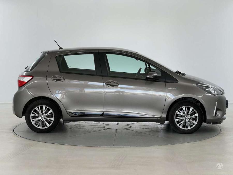 Sarkans Toyota Yaris 2018 Viļņa, ar dzinēja tilpumu 1.50 L un nobraukumu 116 tūkst. km par 11900 €, foto 17 vietnē AUTOMOTO.COM.LV