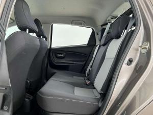 Sarkans Toyota Yaris 2018 Viļņa, ar dzinēja tilpumu 1.50 L un nobraukumu 116 tūkst. km par 11900 €, foto 20 vietnē AUTOMOTO.COM.LV
