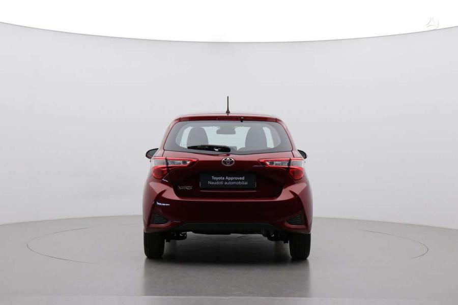 Red Toyota Yaris 2019 in Vilnius, with an engine capacity of 1.50 L and mileage of 70 thousand km for 11900 €, photo 6 on AUTOMOTO.COM.LV