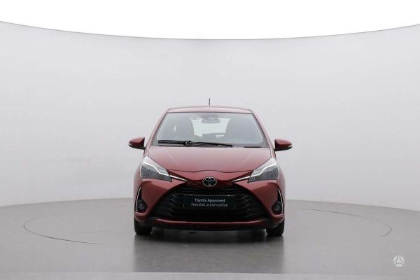 Красный Тойота Ярис 2019 в Вильнюс, объемом двигателя 1.50 л и пробегом 70 тыс. км за 11900 €, фото 6 на AUTOMOTO.COM.LV