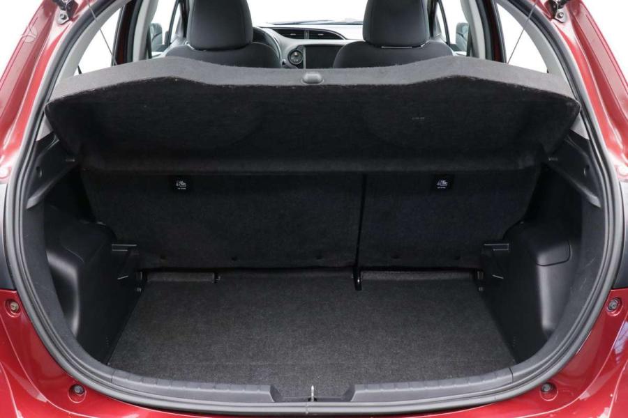 Red Toyota Yaris 2019 in Vilnius, with an engine capacity of 1.50 L and mileage of 70 thousand km for 11900 €, photo 12 on AUTOMOTO.COM.LV