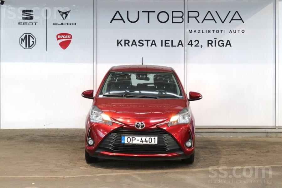 Red Toyota Yaris 2019 in Riga, with an engine capacity of 1.50 L and mileage of 99 thousand km for 10990 €, photo 3 on AUTOMOTO.COM.LV