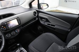 Red Toyota Yaris 2019 in Riga, with an engine capacity of 1.50 L and mileage of 99 thousand km for 10990 €, photo 13 on AUTOMOTO.COM.LV