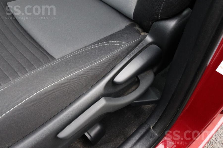 Red Toyota Yaris 2019 in Riga, with an engine capacity of 1.50 L and mileage of 99 thousand km for 10990 €, photo 24 on AUTOMOTO.COM.LV