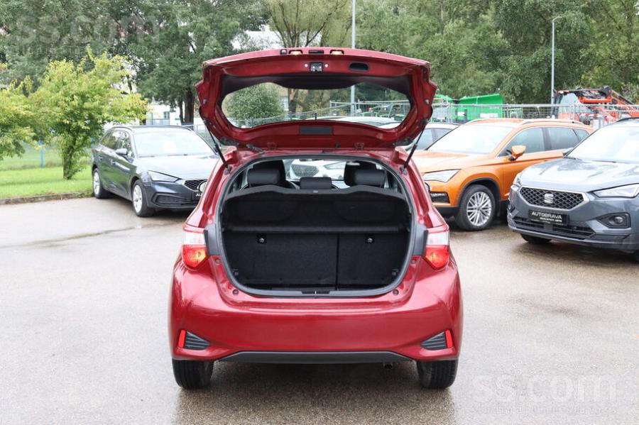 Red Toyota Yaris 2019 in Riga, with an engine capacity of 1.50 L and mileage of 99 thousand km for 10990 €, photo 32 on AUTOMOTO.COM.LV