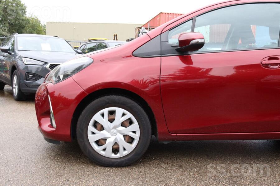 Red Toyota Yaris 2019 in Riga, with an engine capacity of 1.50 L and mileage of 99 thousand km for 10990 €, photo 35 on AUTOMOTO.COM.LV