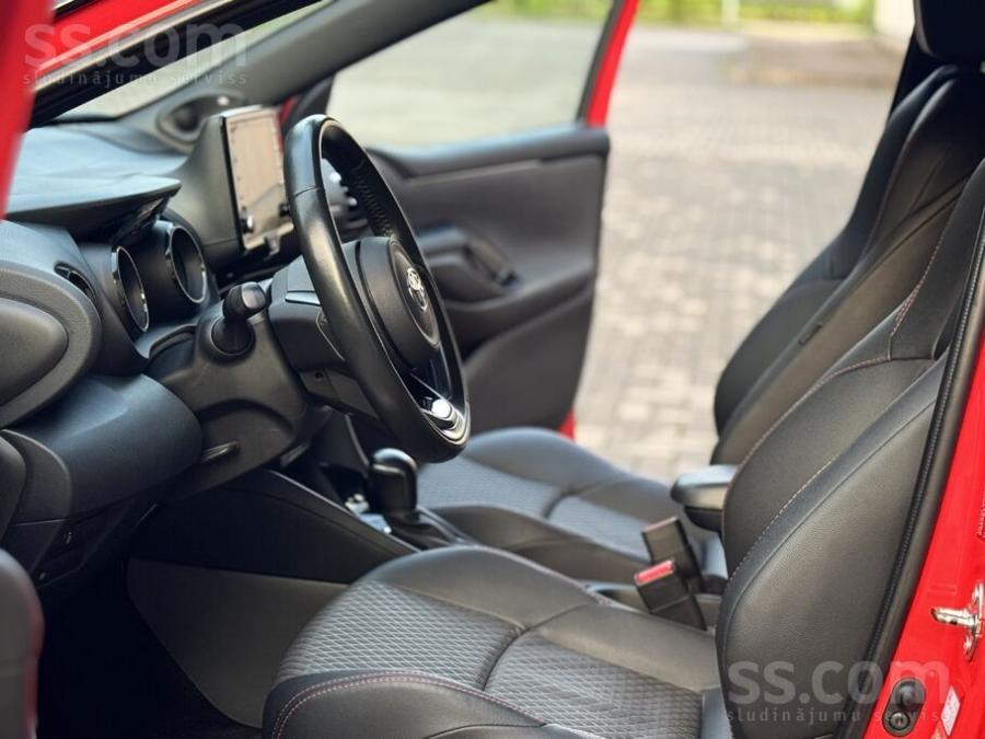 Sarkans Toyota Yaris 2020 Jelgava, ar dzinēja tilpumu 1.50 L un nobraukumu 47 tūkst. km par 18900 €, foto 21 vietnē AUTOMOTO.COM.LV