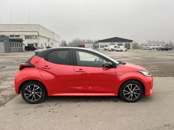 Sarkans Toyota Yaris 2020 Panevēža, ar dzinēja tilpumu 1.49 L un nobraukumu 75 tūkst. km par 14900 €, foto 4 vietnē AUTOMOTO.COM.LV