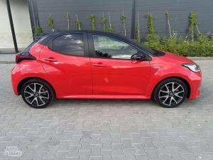 Red Toyota Yaris 2020 in Vilnius, with an engine capacity of 1.50 L and mileage of 89 thousand km for 17350 €, photo 13 on AUTOMOTO.COM.LV