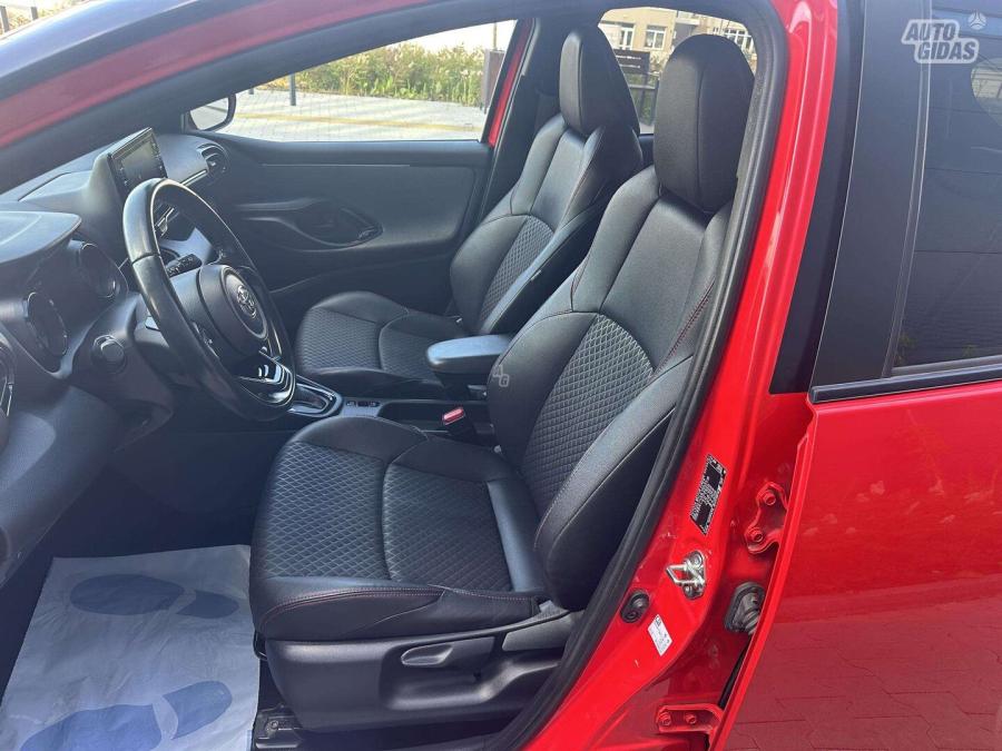 Red Toyota Yaris 2020 in Vilnius, with an engine capacity of 1.50 L and mileage of 89 thousand km for 17350 €, photo 20 on AUTOMOTO.COM.LV