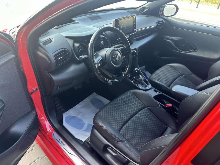 Red Toyota Yaris 2020 in Vilnius, with an engine capacity of 1.50 L and mileage of 89 thousand km for 17350 €, photo 21 on AUTOMOTO.COM.LV