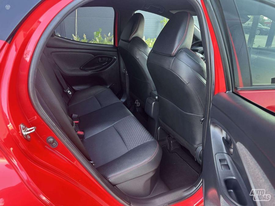 Red Toyota Yaris 2020 in Vilnius, with an engine capacity of 1.50 L and mileage of 89 thousand km for 17350 €, photo 26 on AUTOMOTO.COM.LV