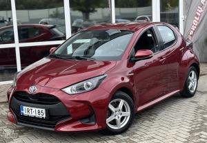 Red Toyota Yaris 2020 in Radviliskis, with an engine capacity of 1.50 L and mileage of 118 thousand km for 12250 €, photo 1 on AUTOMOTO.COM.LV