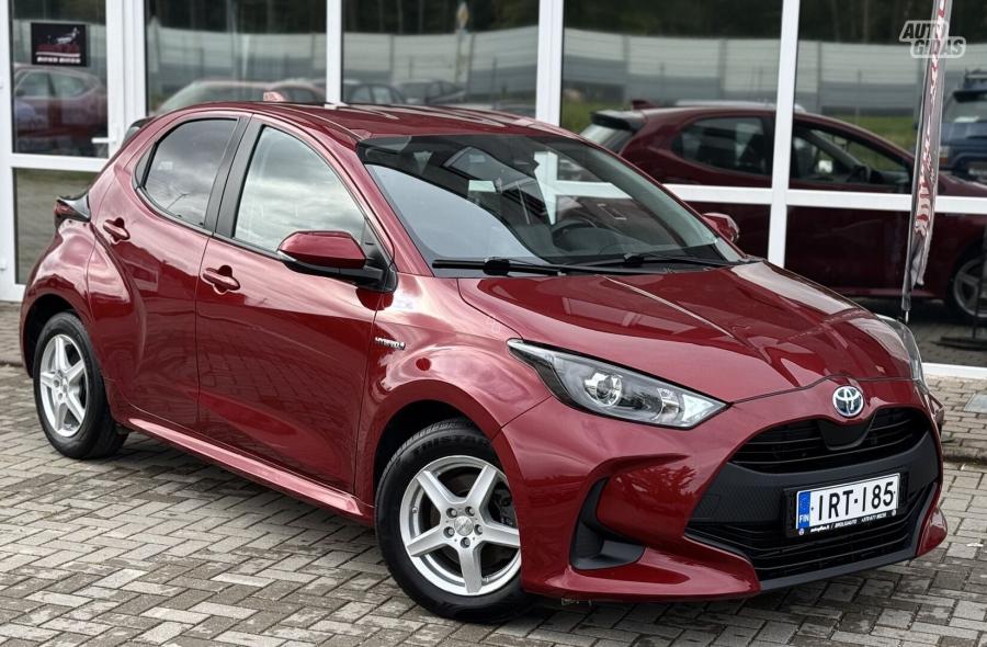 Red Toyota Yaris 2020 in Radviliskis, with an engine capacity of 1.50 L and mileage of 118 thousand km for 12250 €, photo 3 on AUTOMOTO.COM.LV