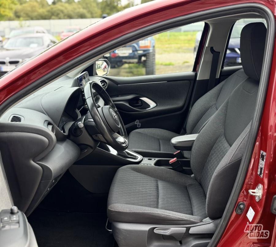 Red Toyota Yaris 2020 in Radviliskis, with an engine capacity of 1.50 L and mileage of 118 thousand km for 12250 €, photo 19 on AUTOMOTO.COM.LV