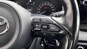 Red Toyota Yaris 2020 in Radviliskis, with an engine capacity of 1.50 L and mileage of 118 thousand km for 12250 €, photo 22 on AUTOMOTO.COM.LV