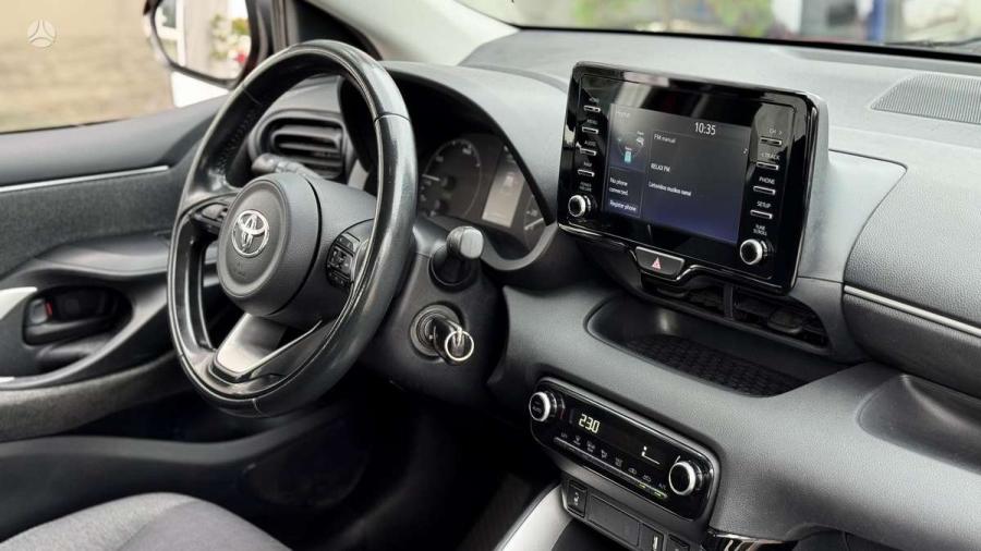 Sarkans Toyota Yaris 2020 Radviliškis, ar dzinēja tilpumu 1.50 L un nobraukumu 118 tūkst. km par 12250 €, foto 18 vietnē AUTOMOTO.COM.LV