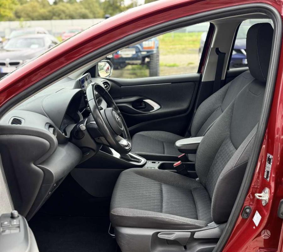 Sarkans Toyota Yaris 2020 Radviliškis, ar dzinēja tilpumu 1.50 L un nobraukumu 118 tūkst. km par 12250 €, foto 21 vietnē AUTOMOTO.COM.LV