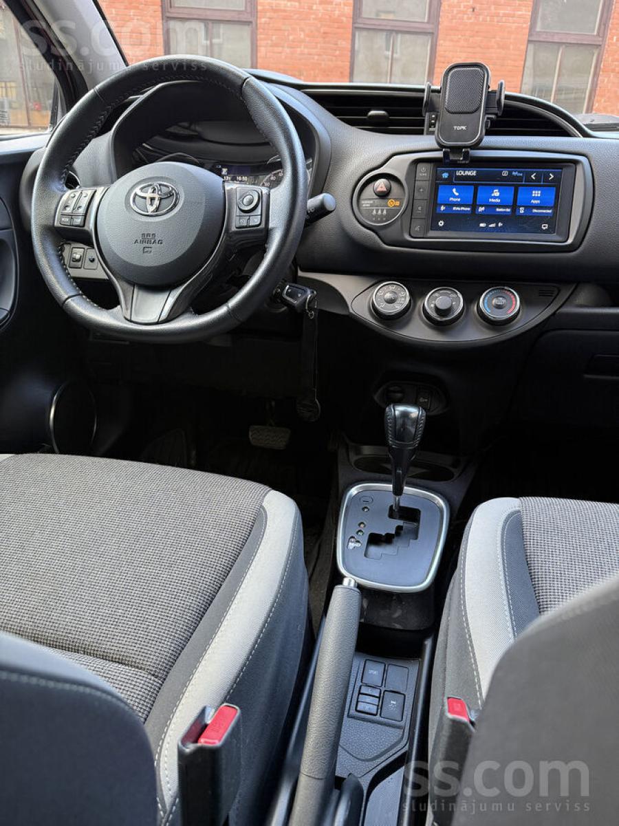 Red Toyota Yaris 2020 in Riga, with an engine capacity of 1.50 L and mileage of 83 thousand km for 9800 €, photo 10 on AUTOMOTO.COM.LV