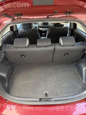 Red Toyota Yaris 2020 in Riga, with an engine capacity of 1.50 L and mileage of 83 thousand km for 9800 €, photo 12 on AUTOMOTO.COM.LV