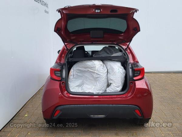 Sarkans Toyota Yaris 2021 Tallina, ar dzinēja tilpumu 1.49 L un nobraukumu 46 tūkst. km par 17995 €, foto 11 vietnē AUTOMOTO.COM.LV