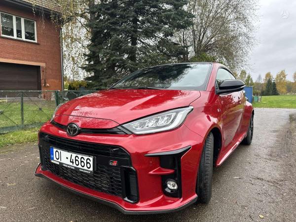 Red Toyota Yaris 2021 in Riga, with an engine capacity of 1.62 L and mileage of 60 thousand km for 29000 €, photo 1 on AUTOMOTO.COM.LV