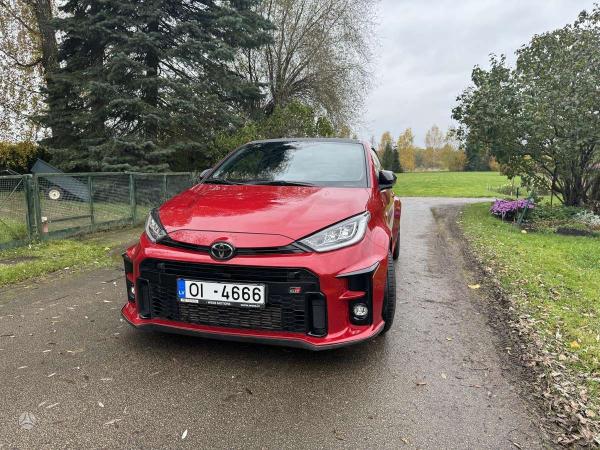 Red Toyota Yaris 2021 in Riga, with an engine capacity of 1.62 L and mileage of 60 thousand km for 29000 €, photo 9 on AUTOMOTO.COM.LV