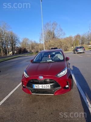 Red Toyota Yaris 2021 in Dobele, with an engine capacity of 1.50 L and mileage of 64 thousand km for 18100 €, photo  on AUTOMOTO.COM.LV