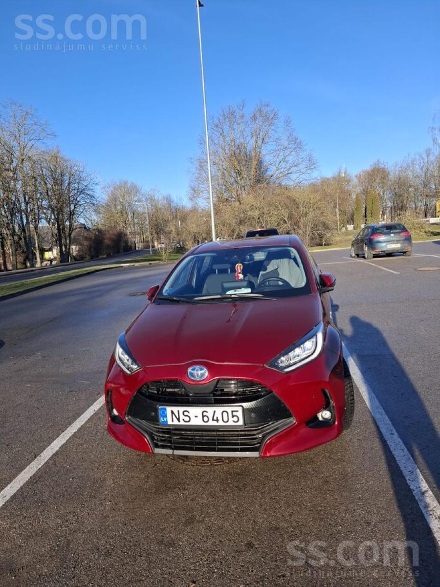 Red Toyota Yaris 2021 in Dobele, with an engine capacity of 1.50 L and mileage of 64 thousand km for 18100 €, photo 1 on AUTOMOTO.COM.LV