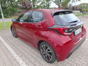 Red Toyota Yaris 2021 in Dobele, with an engine capacity of 1.50 L and mileage of 64 thousand km for 18100 €, photo 3 on AUTOMOTO.COM.LV