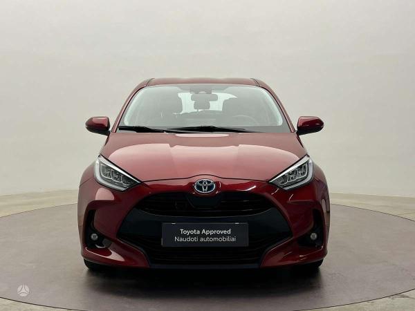 Sarkans Toyota Yaris 2021 Panevēža, ar dzinēja tilpumu 1.49 L un nobraukumu 135 tūkst. km par 15990 €, foto 2 vietnē AUTOMOTO.COM.LV