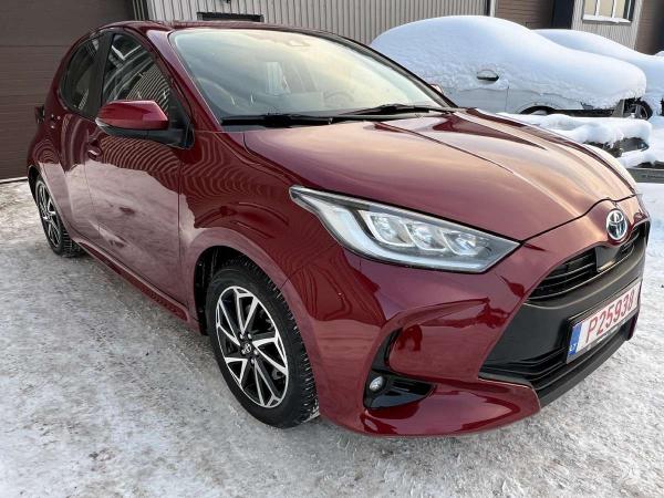 Red Toyota Yaris 2021 in Telschi, with an engine capacity of 1.49 L and mileage of 94 thousand km for 13199 €, photo 4 on AUTOMOTO.COM.LV