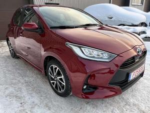 Red Toyota Yaris 2021 in Telschi, with an engine capacity of 1.49 L and mileage of 94 thousand km for 13199 €, photo 4 on AUTOMOTO.COM.LV