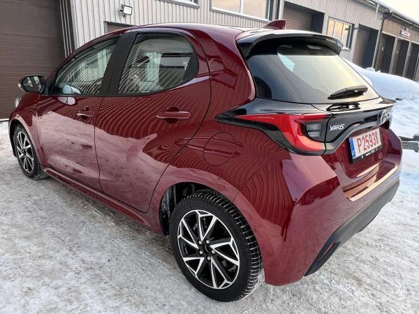 Red Toyota Yaris 2021 in Telschi, with an engine capacity of 1.49 L and mileage of 94 thousand km for 13199 €, photo 8 on AUTOMOTO.COM.LV