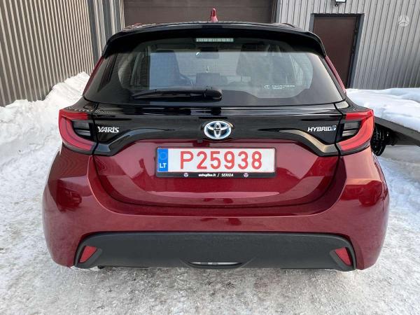 Red Toyota Yaris 2021 in Telschi, with an engine capacity of 1.49 L and mileage of 94 thousand km for 13199 €, photo 9 on AUTOMOTO.COM.LV