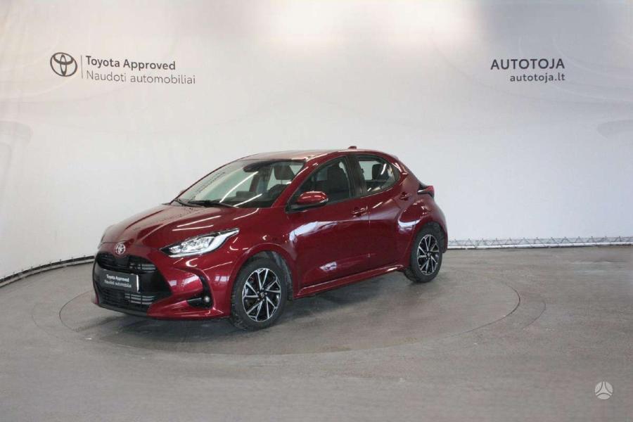 Sarkans Toyota Yaris 2021 Kauņa, ar dzinēja tilpumu 1.49 L un nobraukumu 23 tūkst. km par 14900 €, foto 1 vietnē AUTOMOTO.COM.LV