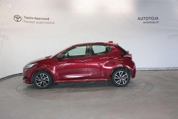 Red Toyota Yaris 2021 in Kaunas, with an engine capacity of 1.49 L and mileage of 23 thousand km for 14900 €, photo 3 on AUTOMOTO.COM.LV