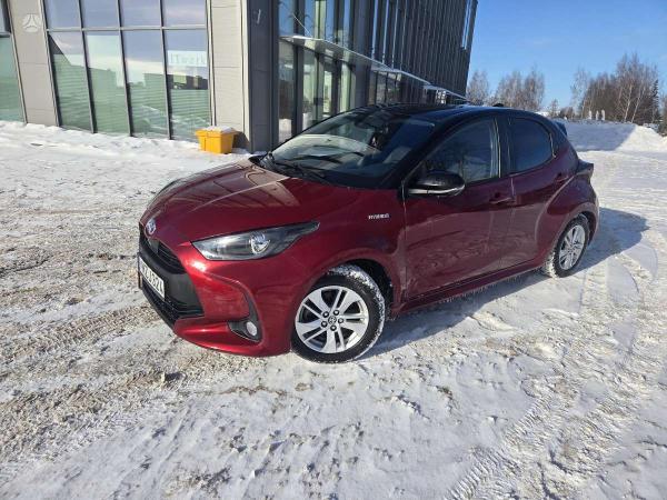 Sarkans Toyota Yaris 2021 Viļņa, ar dzinēja tilpumu 1.49 L un nobraukumu 88 tūkst. km par 15500 €, foto  vietnē AUTOMOTO.COM.LV