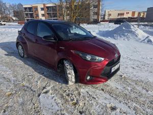 Sarkans Toyota Yaris 2021 Viļņa, ar dzinēja tilpumu 1.49 L un nobraukumu 88 tūkst. km par 15500 €, foto 2 vietnē AUTOMOTO.COM.LV