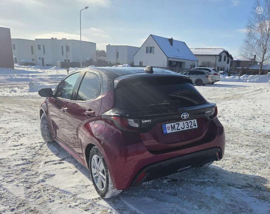 Sarkans Toyota Yaris 2021 Viļņa, ar dzinēja tilpumu 1.49 L un nobraukumu 88 tūkst. km par 15500 €, foto 4 vietnē AUTOMOTO.COM.LV
