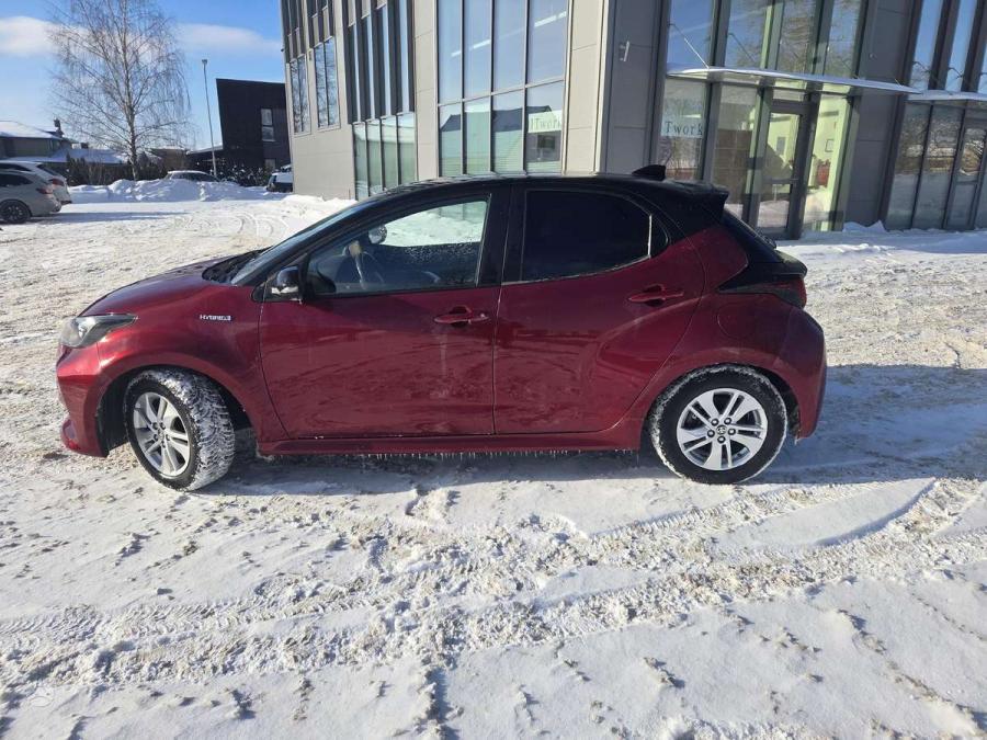 Sarkans Toyota Yaris 2021 Viļņa, ar dzinēja tilpumu 1.49 L un nobraukumu 88 tūkst. km par 15500 €, foto 5 vietnē AUTOMOTO.COM.LV