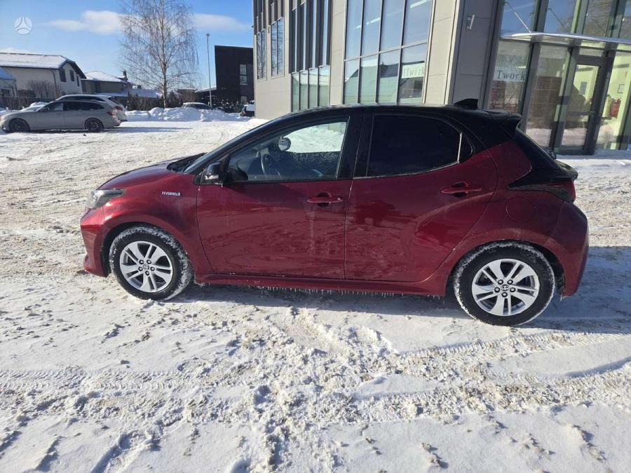 Sarkans Toyota Yaris 2021 Viļņa, ar dzinēja tilpumu 1.49 L un nobraukumu 88 tūkst. km par 15500 €, foto 6 vietnē AUTOMOTO.COM.LV