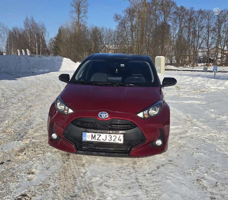 Sarkans Toyota Yaris 2021 Viļņa, ar dzinēja tilpumu 1.49 L un nobraukumu 88 tūkst. km par 15500 €, foto 7 vietnē AUTOMOTO.COM.LV