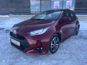 Sarkans Toyota Yaris 2021 Telšiai, ar dzinēja tilpumu 1.49 L un nobraukumu 94 tūkst. km par 13199 €, foto  vietnē AUTOMOTO.COM.LV