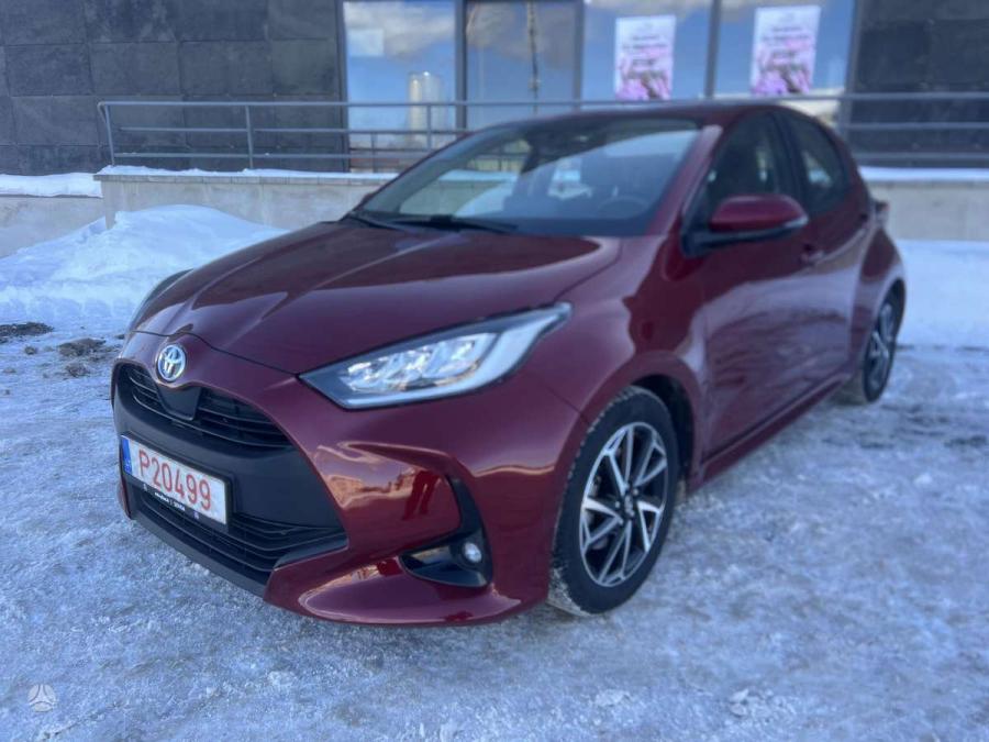 Sarkans Toyota Yaris 2021 Telšiai, ar dzinēja tilpumu 1.49 L un nobraukumu 94 tūkst. km par 13199 €, foto 1 vietnē AUTOMOTO.COM.LV