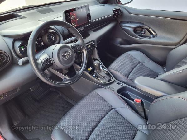 Sarkans Toyota Yaris 2021 Tallina, ar dzinēja tilpumu 1.49 L un nobraukumu 54 tūkst. km par 17995 €, foto 10 vietnē AUTOMOTO.COM.LV