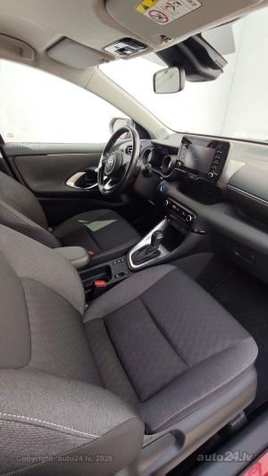 Red Toyota Yaris 2021 in Tallinn, with an engine capacity of 1.49 L and mileage of 43 thousand km for 18395 €, photo 7 on AUTOMOTO.COM.LV